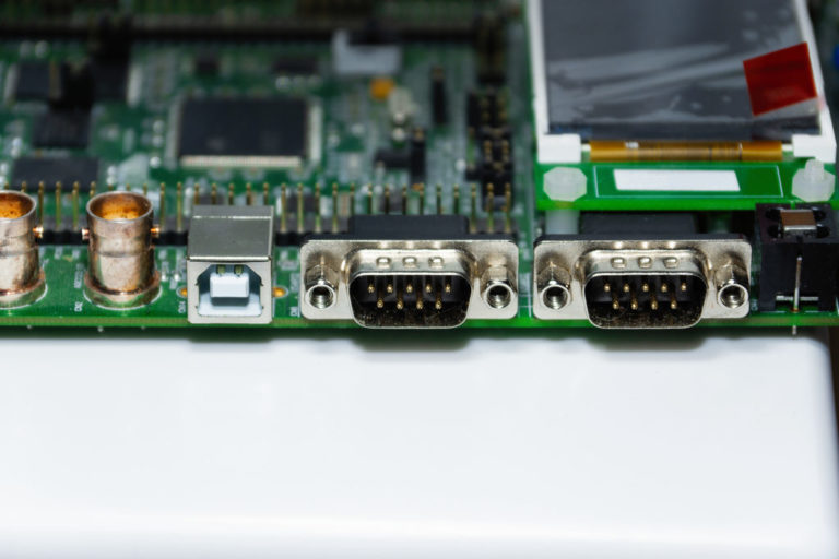 Interface UART: funcionamento e exemplo no Arduino