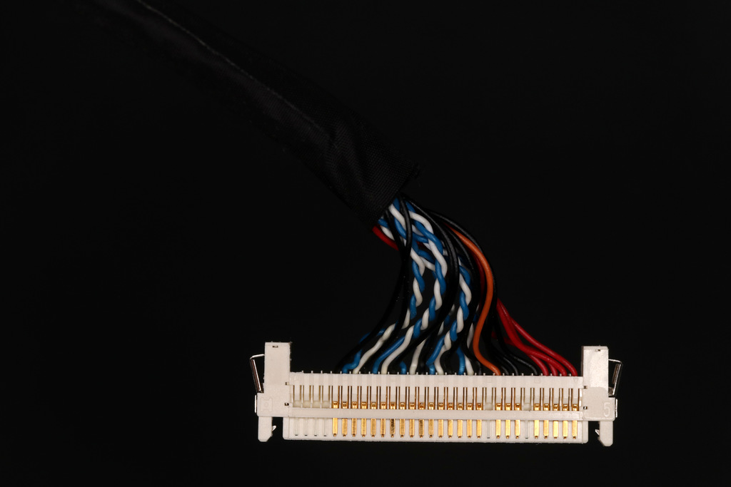 LVDS: o que é, como funciona, tipos, cabos e display [Guia]