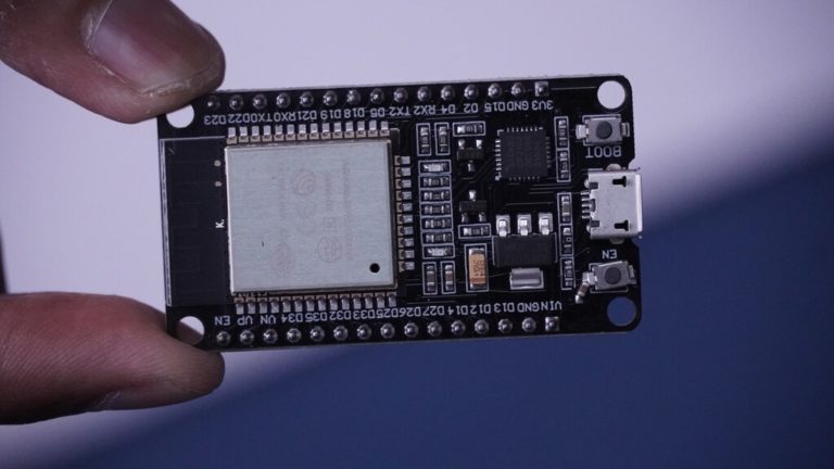 Placa ESP32: O que é, para que serve e uso! | Victor Vision
