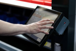 Monitor Touch Screen: Veja como essa combinação funciona!